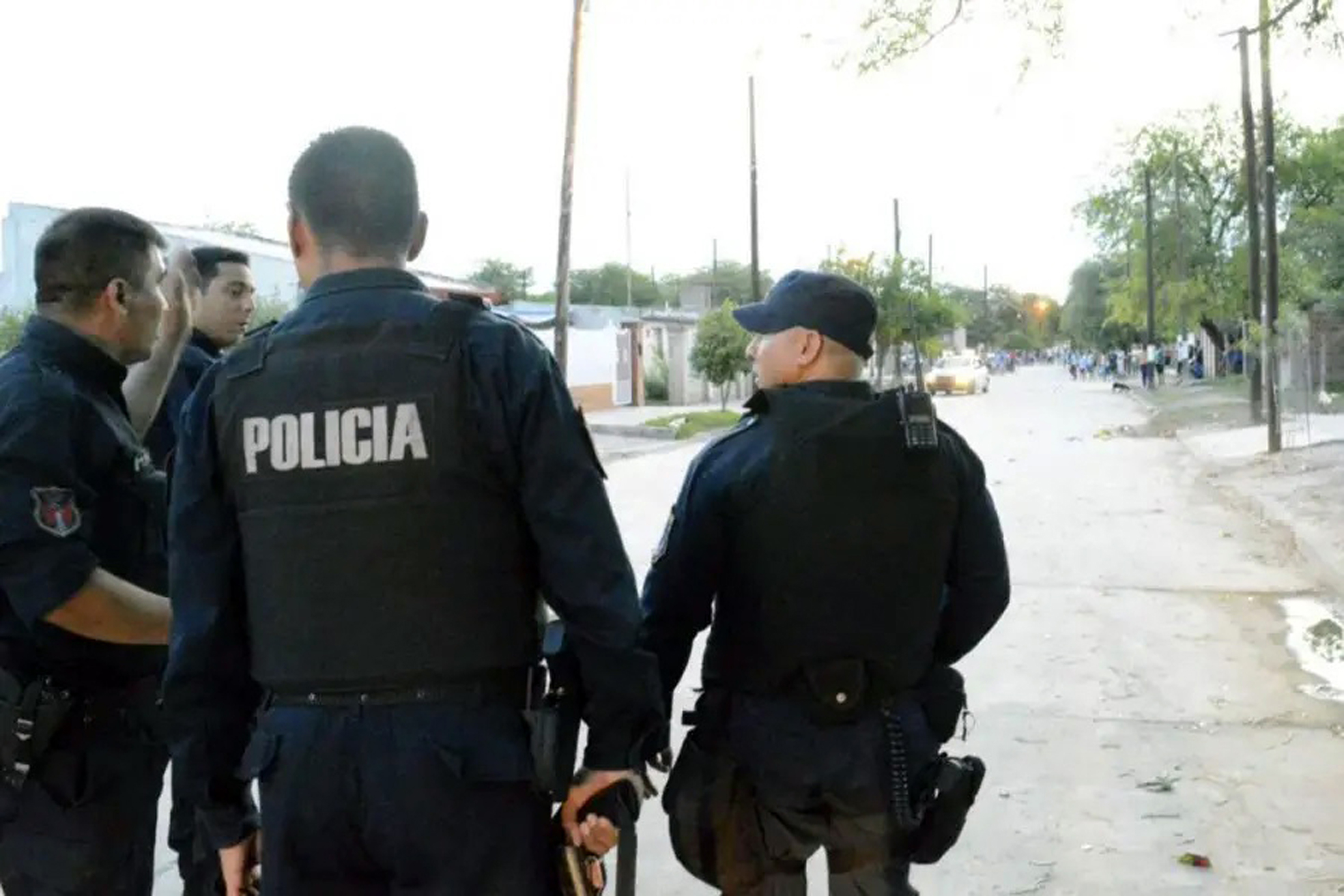 Oyeron estruendo y pensaron lo peor: su vecino “corrió” a tiros a un ...