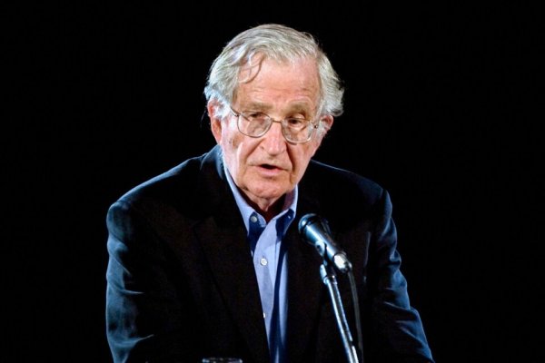 Desmienten la muerte Noam Chomsky, su pareja Valeria aclaró la ...