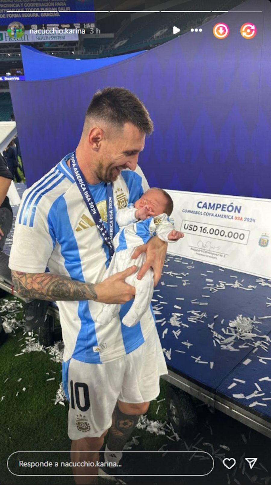 Le pudo hacer upa: la tierna foto de Lionel Messi con el hijo recién ...