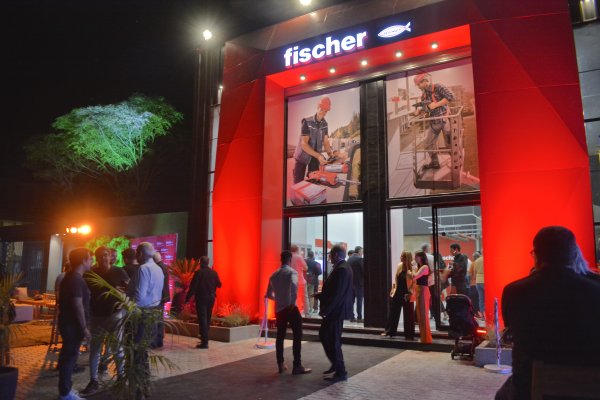 Celebraron en una velada, la llegada de la sucursal Fischer en Santiago | Nuevo Diario Web