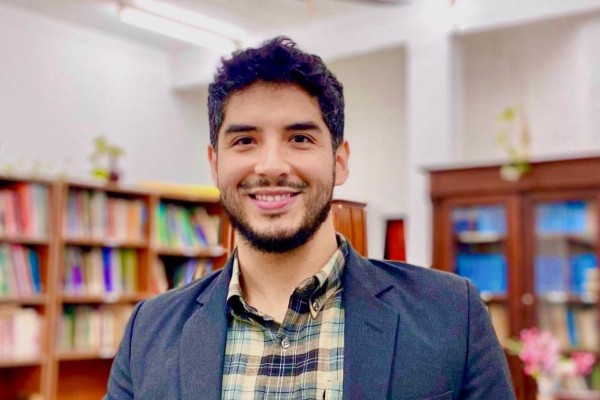 Gabriel Hoyos Izurieta y la escritura que emerge: "La poesía es una reserva espiritual en ...