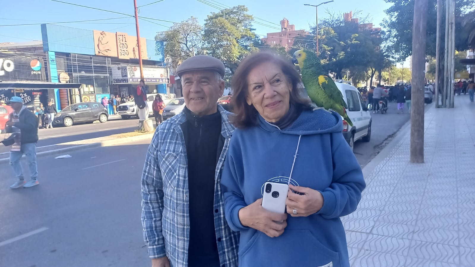 Marta Juárez y Toni, su lorito cantor, la dupla infaltable en la ...