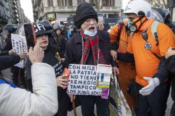 Siete detenidos en una nueva marcha de jubilados al Congreso | Nuevo ...