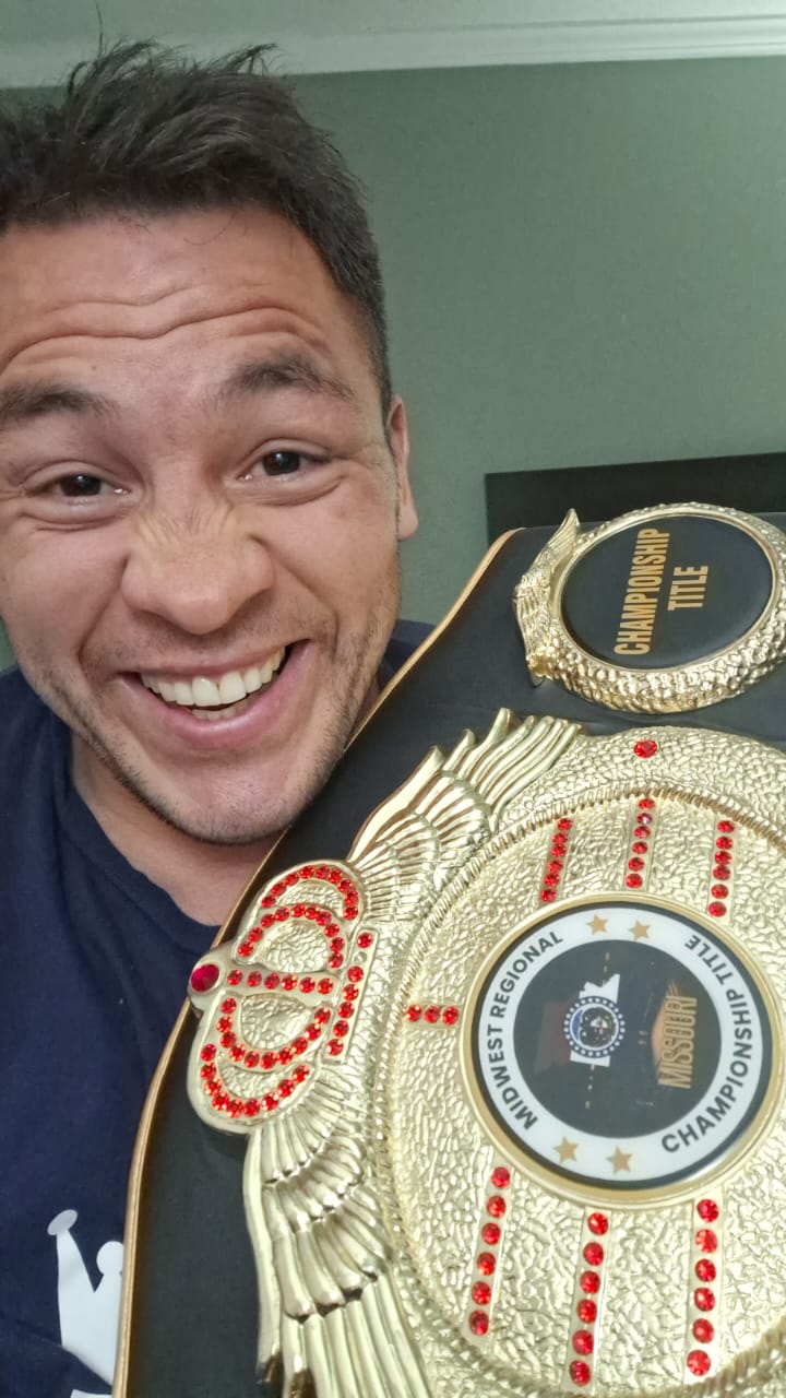 Explosivo triunfo del santiagueño Elio "Maquina" Trosch ante el norteamericano Brandon Martin ...