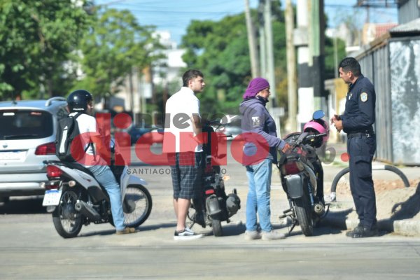 Choque Entre Dos Motos En La Esquina De Colón Y Congreso Dejó Solo