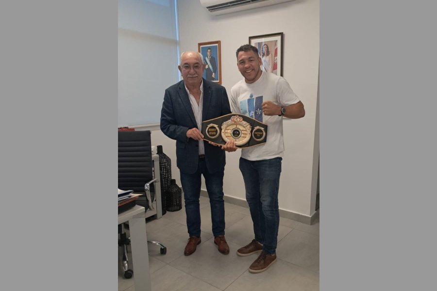 Reconocimiento al campeón: Dapello recibió al boxeador Elio “La Máquina ...