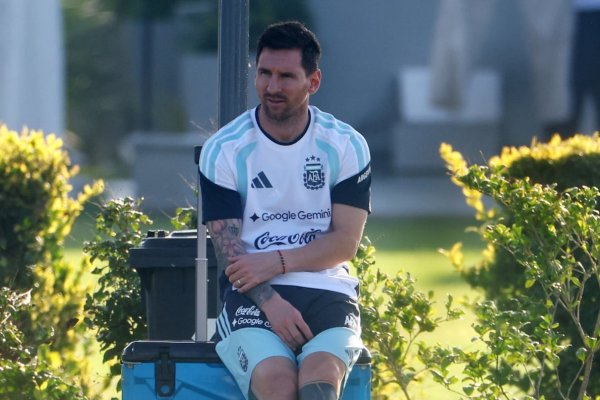 La foto de Messi solo en Ezeiza que conmovió a los hinchas | Nuevo ...