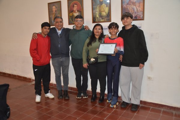 Joel Verón, el joven patinador fue distinguido por el Concejo ...